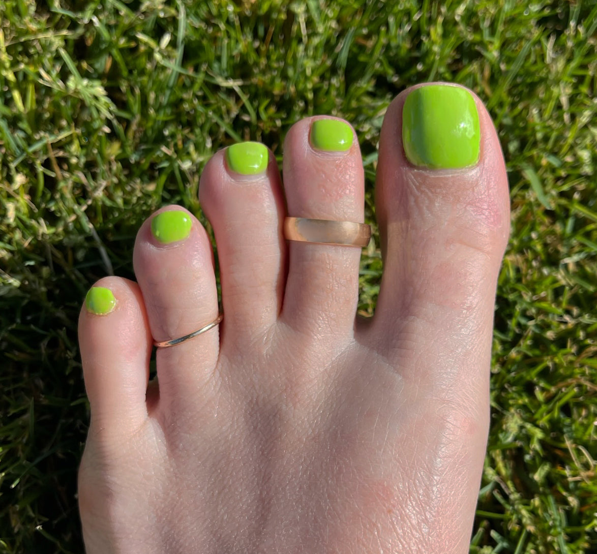 5mm Bold Gold Toe Ring – www.ToeRings.com